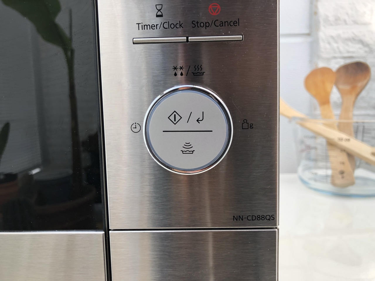 Panasonic NN-CD88 Mikrowelle mit 34 Litern Garraum – Küchengerät für große Ansprüche ...